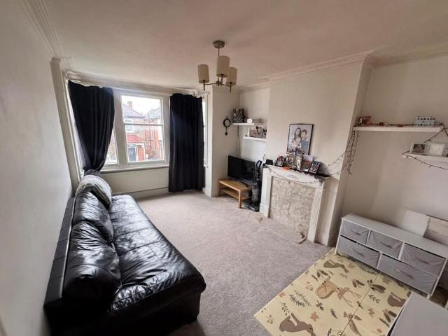 2 bedroom maisonette to rent