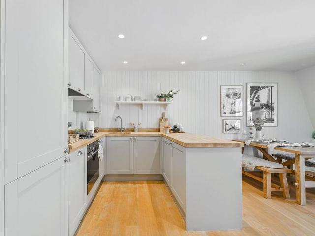 2 bedroom maisonette to rent