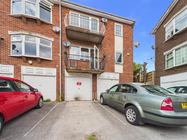 2 bedroom Maisonette to rent