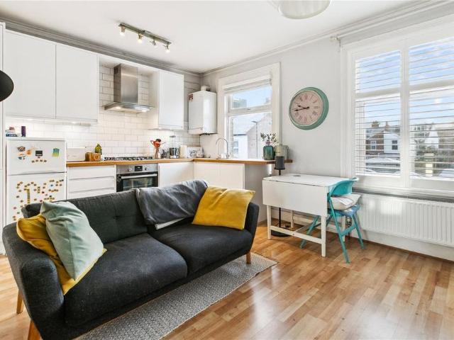2 bedroom maisonette to rent