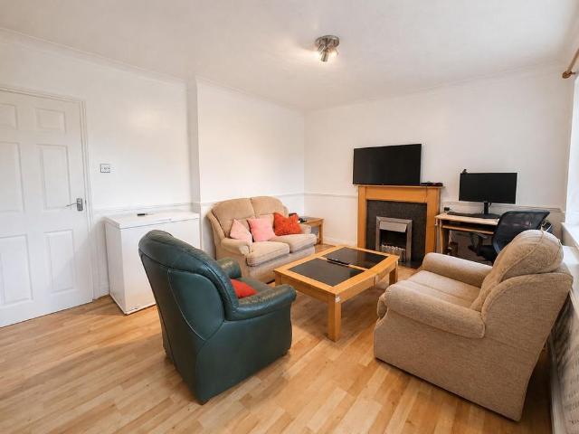 2 bedroom maisonette to rent