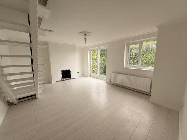 2 bedroom maisonette to rent
