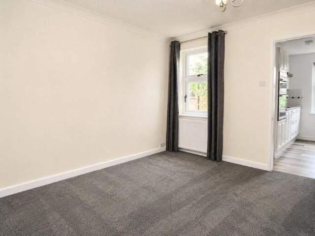 2 bedroom maisonette to rent