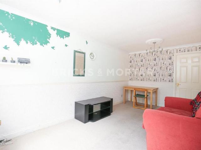 2 bedroom maisonette to rent