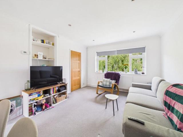 2 bedroom maisonette to rent