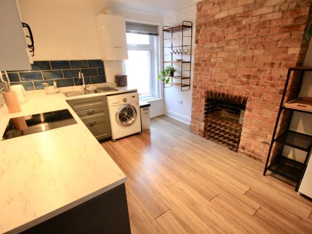 2 bedroom maisonette to rent