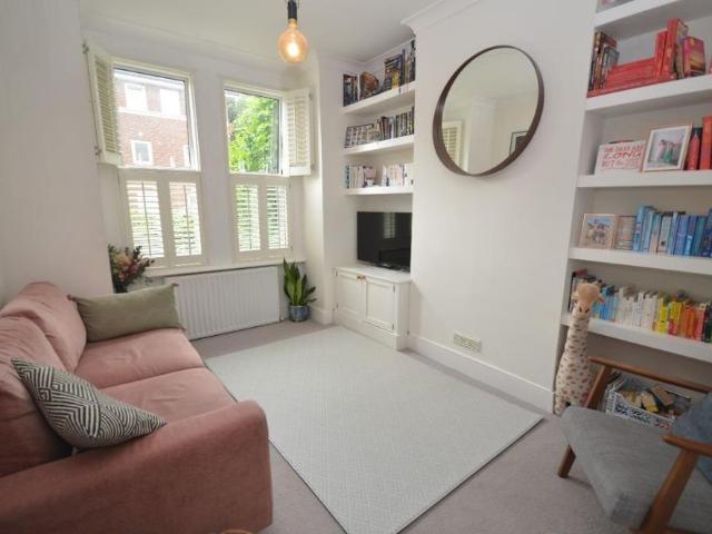 2 bedroom maisonette to rent