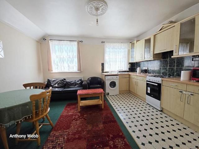 2 bedroom maisonette to rent