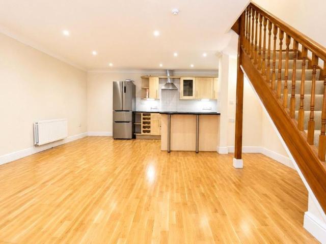 2 bedroom maisonette to rent