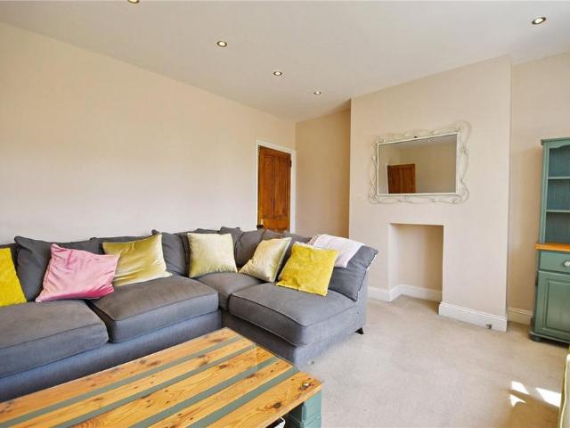 2 bedroom maisonette to rent