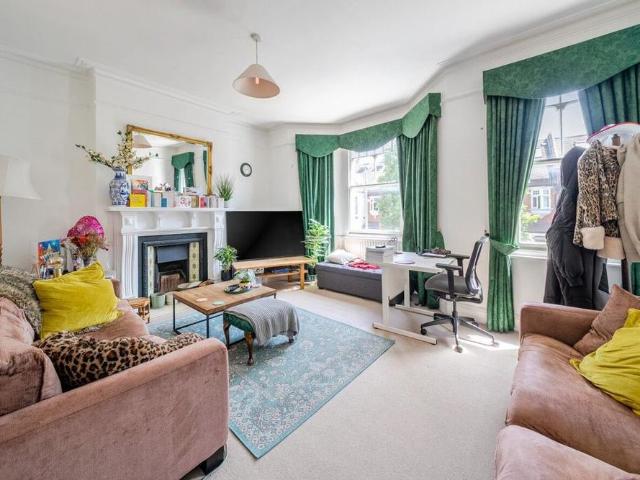 2 bedroom maisonette to rent