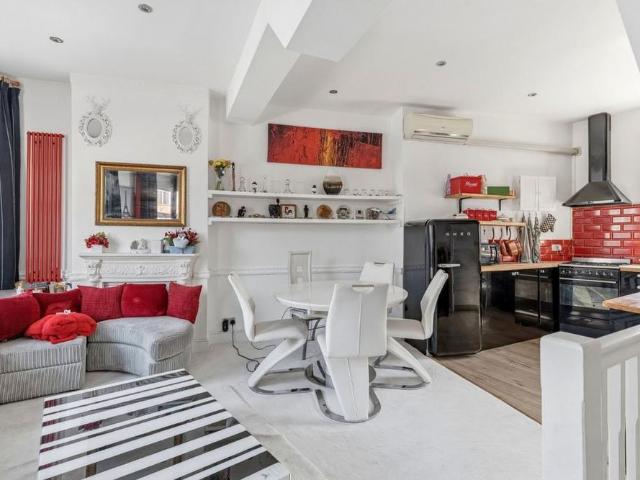 2 bedroom maisonette to rent
