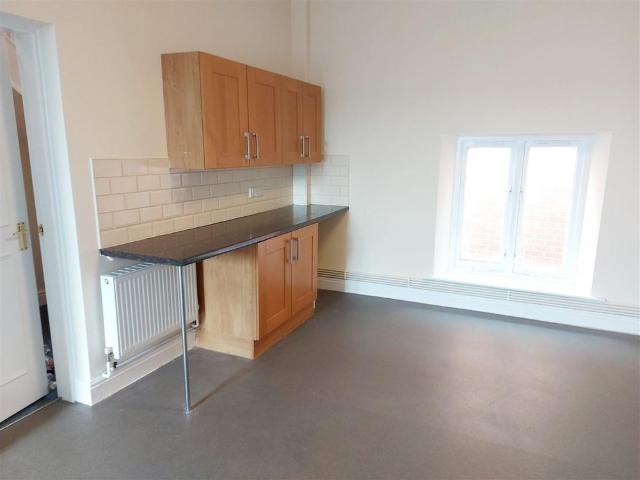 2 bedroom Maisonette to rent