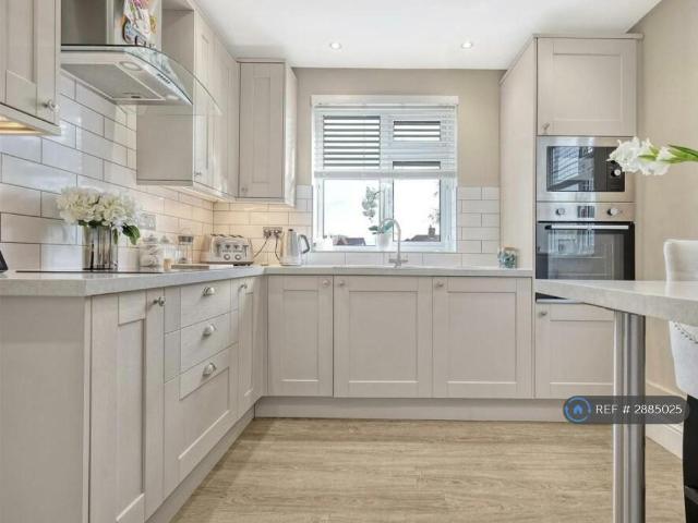 2 bedroom maisonette to rent