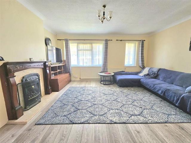 2 bedroom maisonette to rent