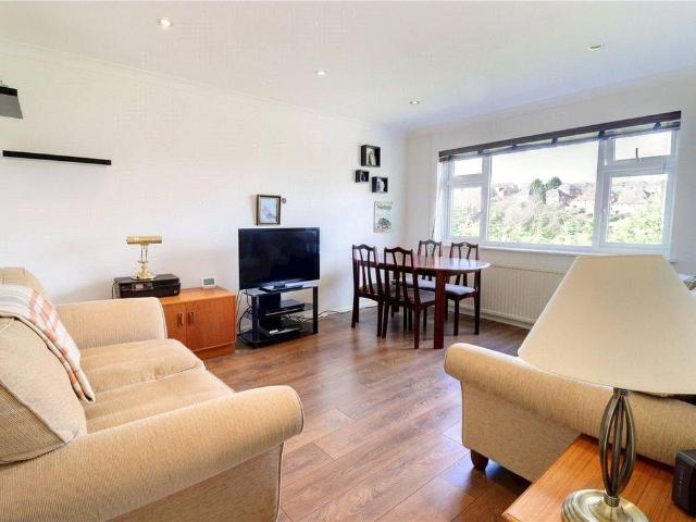 2 bedroom maisonette to rent