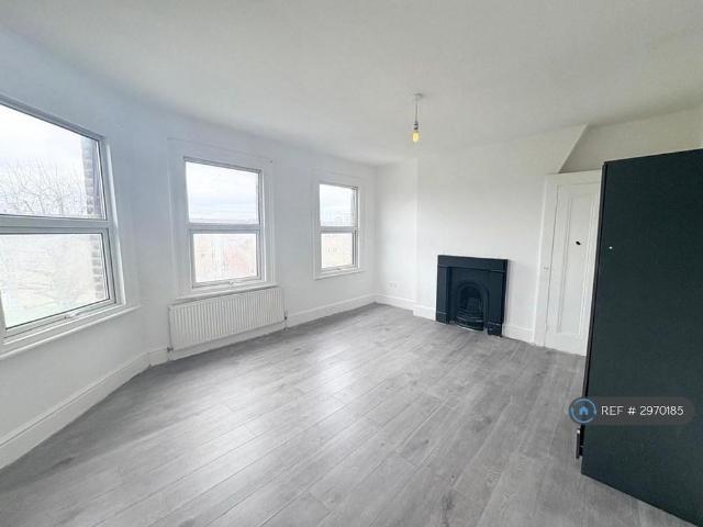 2 bedroom maisonette to rent