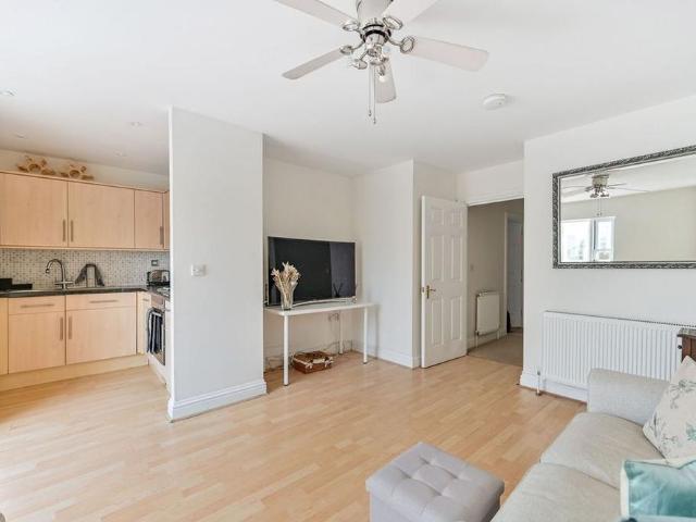 2 bedroom maisonette to rent