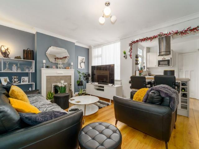 2 bedroom Maisonette to rent