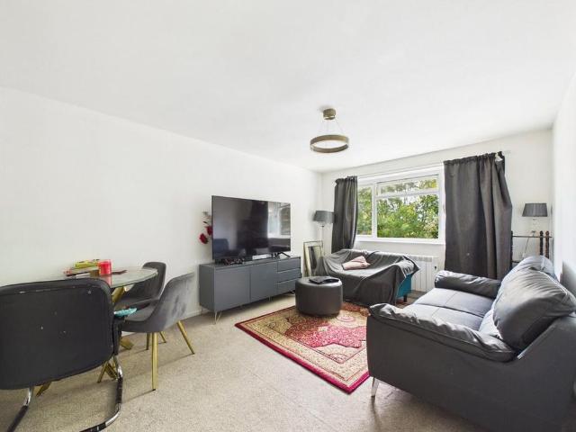 2 bedroom maisonette to rent