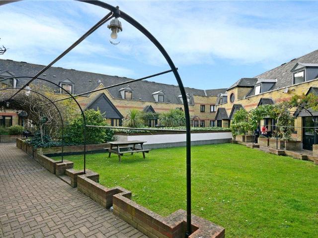 2 bedroom maisonette to rent