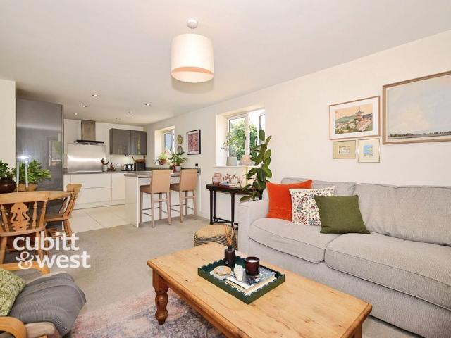 2 bedroom maisonette to rent