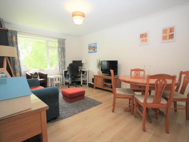 2 bedroom maisonette to rent