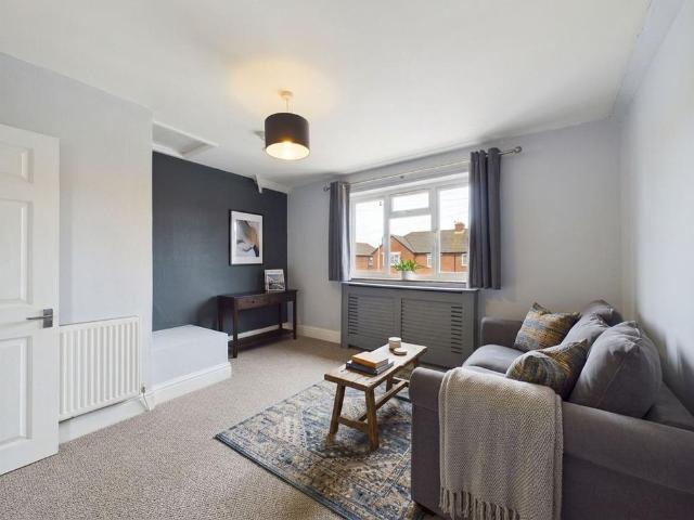 2 bedroom maisonette to rent