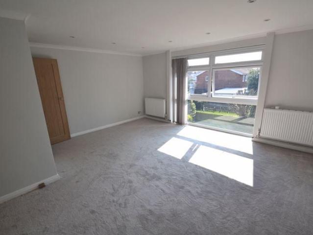 2 bedroom maisonette to rent