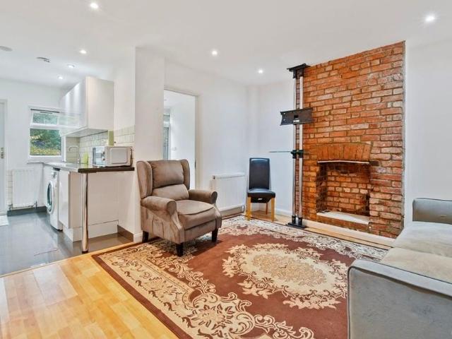 2 bedroom maisonette to rent