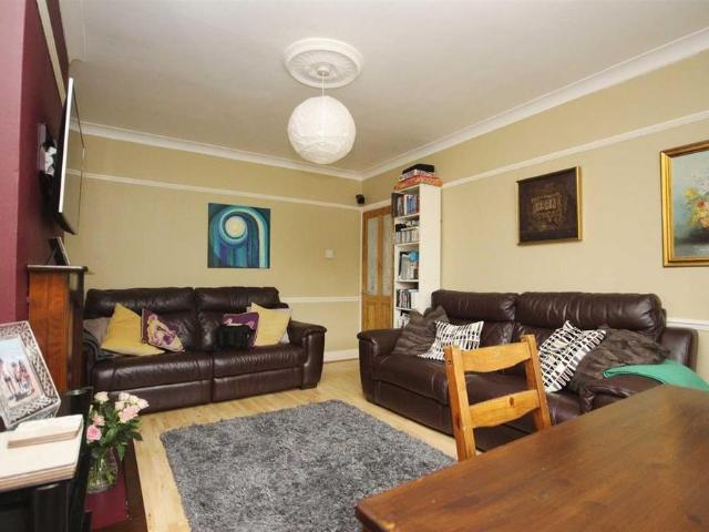 2 bedroom maisonette to rent