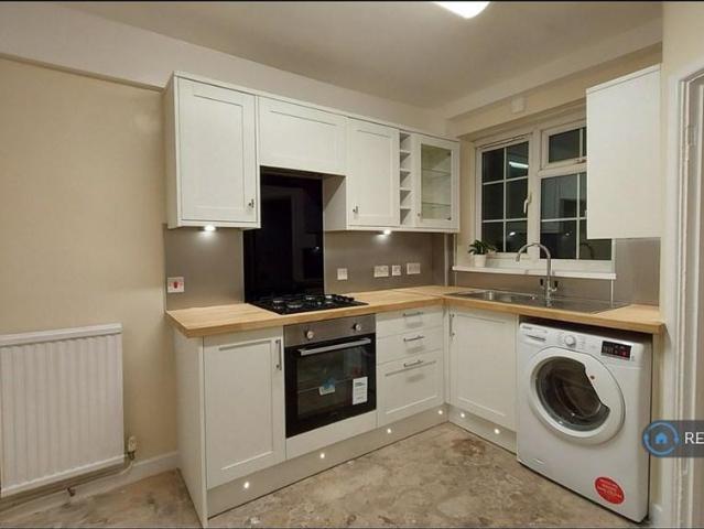 2 bedroom maisonette to rent