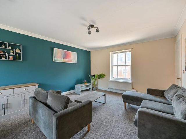 2 bedroom maisonette to rent