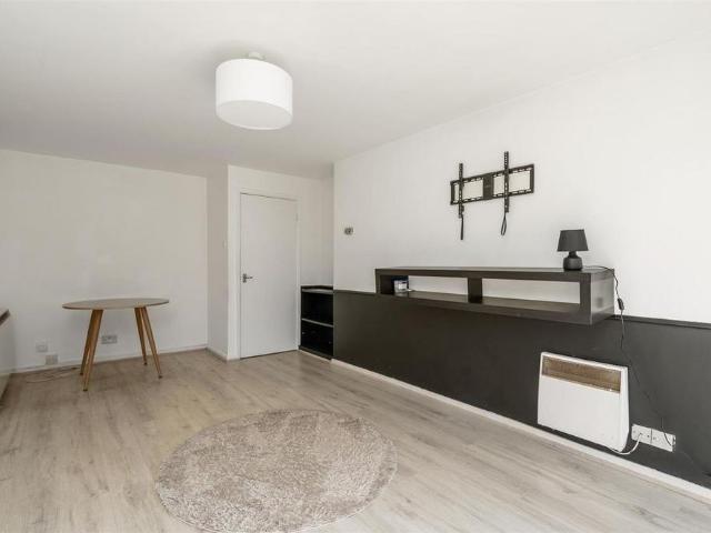 2 bedroom maisonette to rent