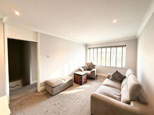 2 bedroom maisonette to rent