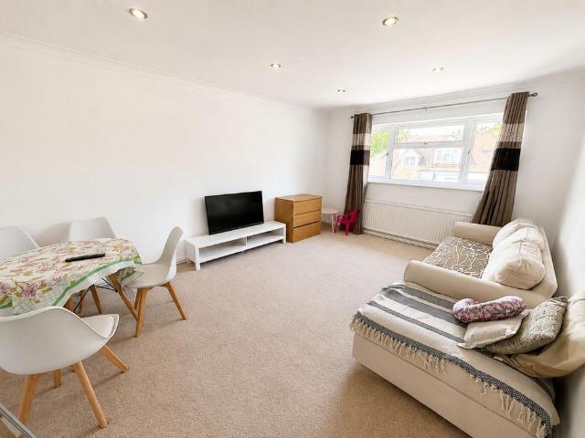 2 bedroom maisonette to rent