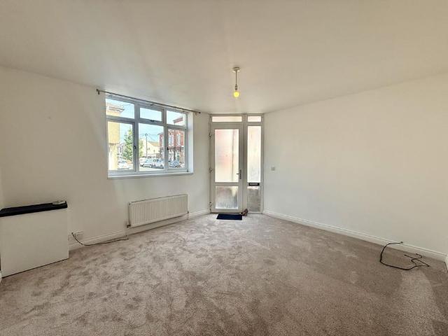 2 bedroom maisonette to rent