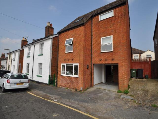 2 bedroom maisonette to rent