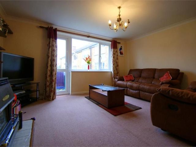 2 bedroom maisonette to rent