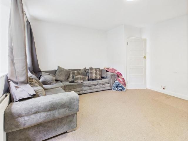 2 bedroom maisonette to rent