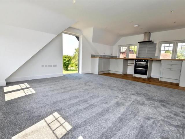 2 bedroom maisonette to rent