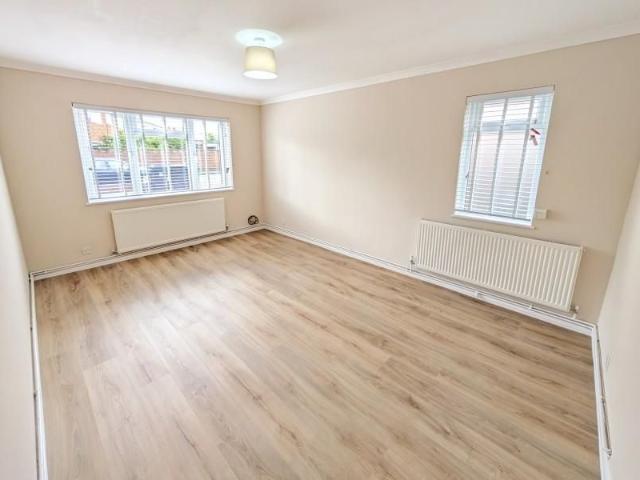 2 bedroom maisonette to rent