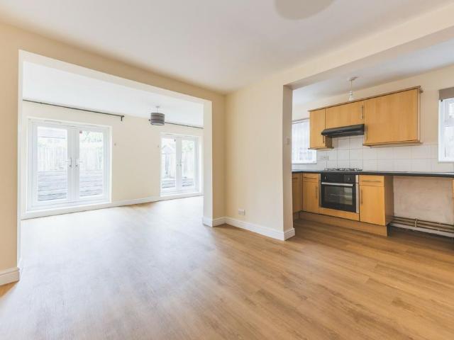 2 bedroom maisonette to rent