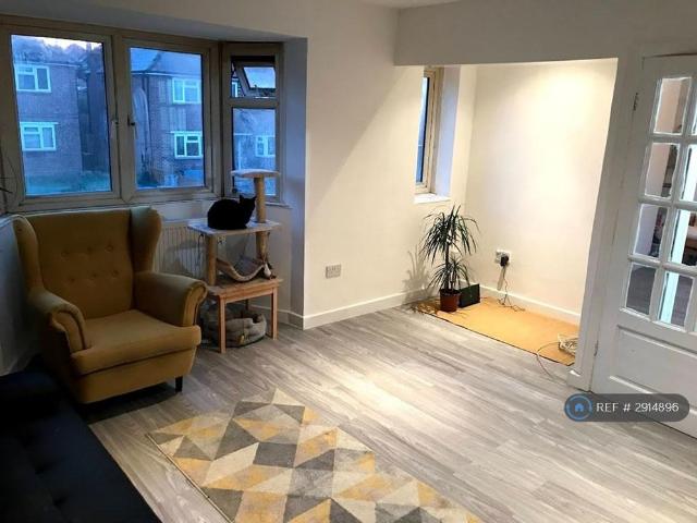 2 bedroom maisonette to rent