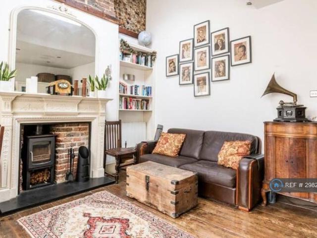 2 bedroom maisonette to rent