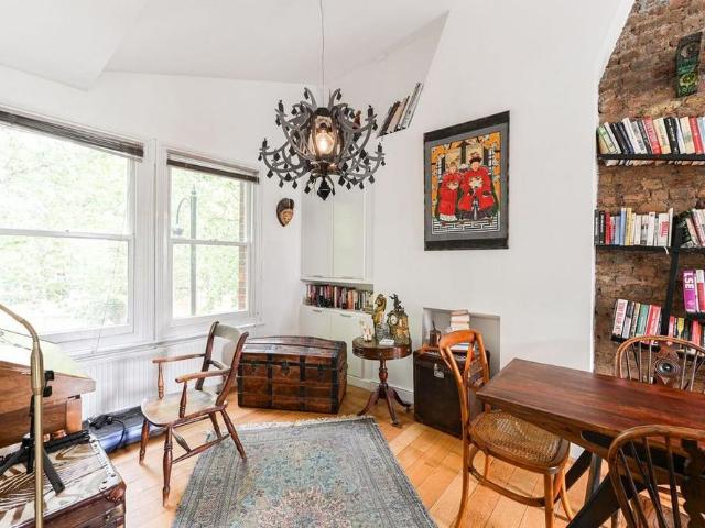 2 bedroom maisonette to rent