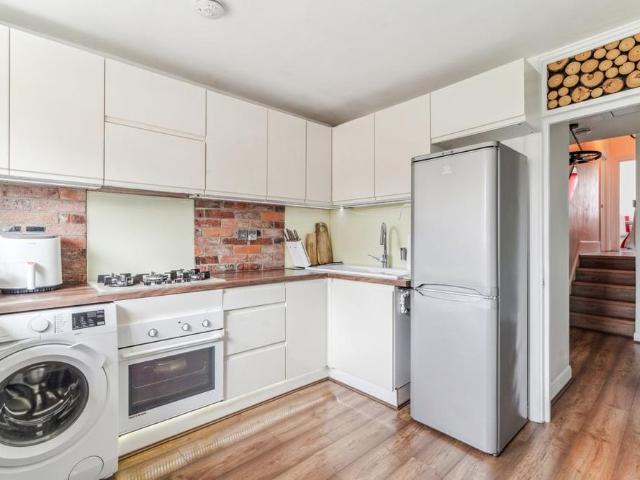 2 bedroom maisonette to rent