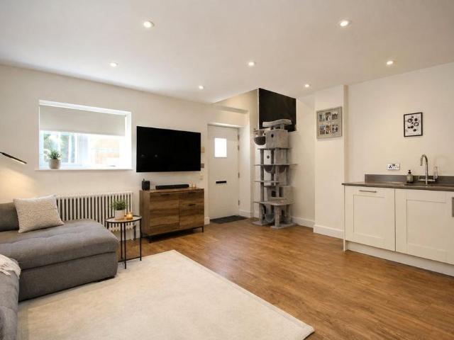 2 bedroom maisonette to rent