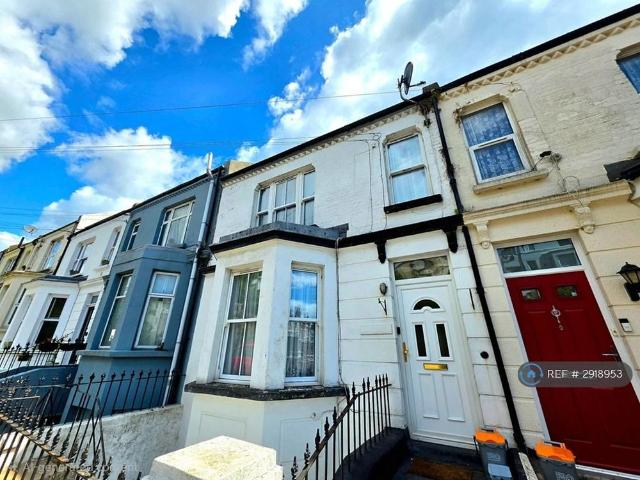 2 bedroom maisonette to rent