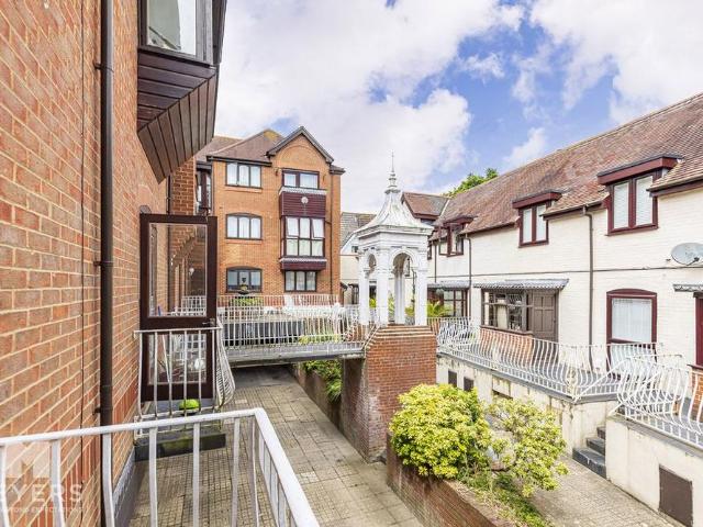 2 bedroom maisonette to rent